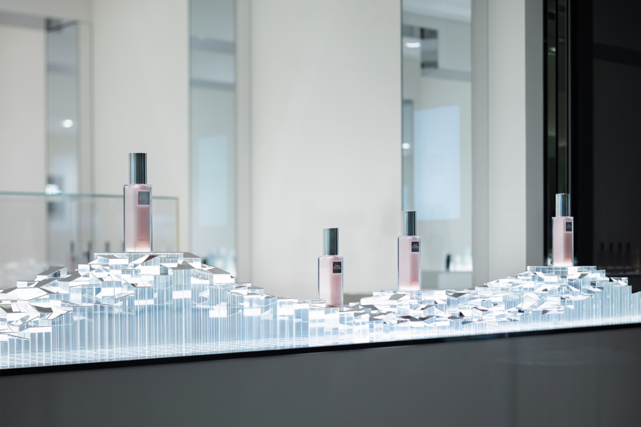 THE GINZA COSMETICS / WINDOW DISPLAY｜2018｜PORTFOLIO｜Oniki Design Studio ...